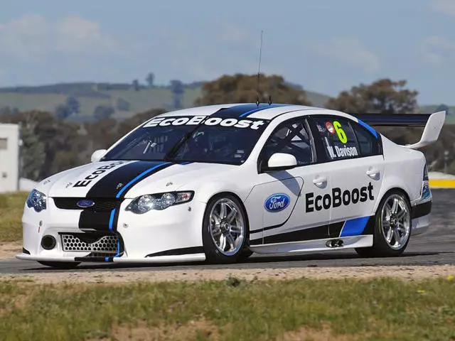 Ford, Yeni Falcon V8 Supercar'ı Test Ediyor 82425_1