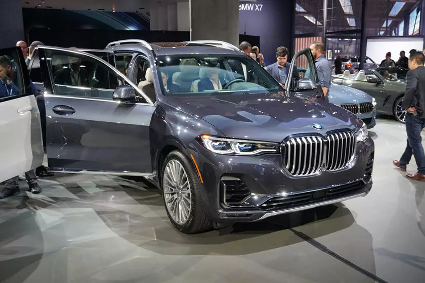 Tute Nova BMW X7 Ankoraŭ Aspektas Amasa En La Metalo 8247_1