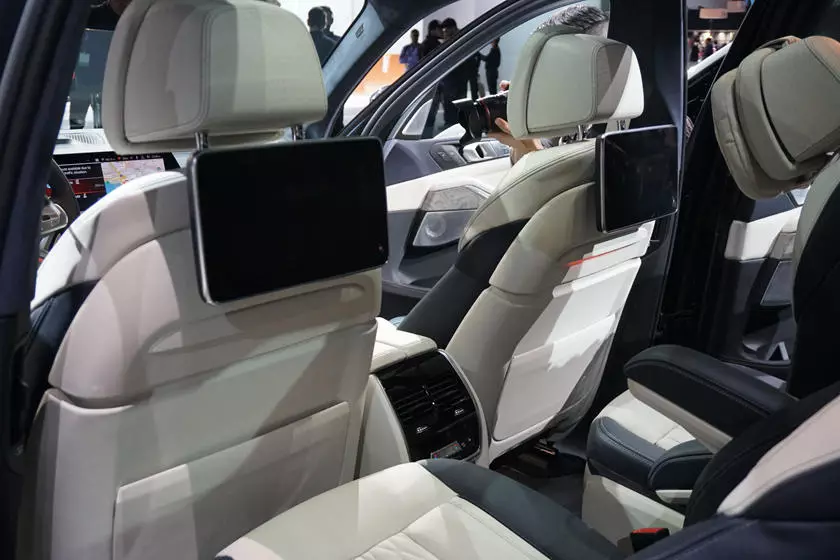 BMW X7 အသစ်အားလုံးသည် သတ္တုဖြင့် ကြီးမားသောပုံစံရှိနေဆဲဖြစ်သည်။ 8247_12