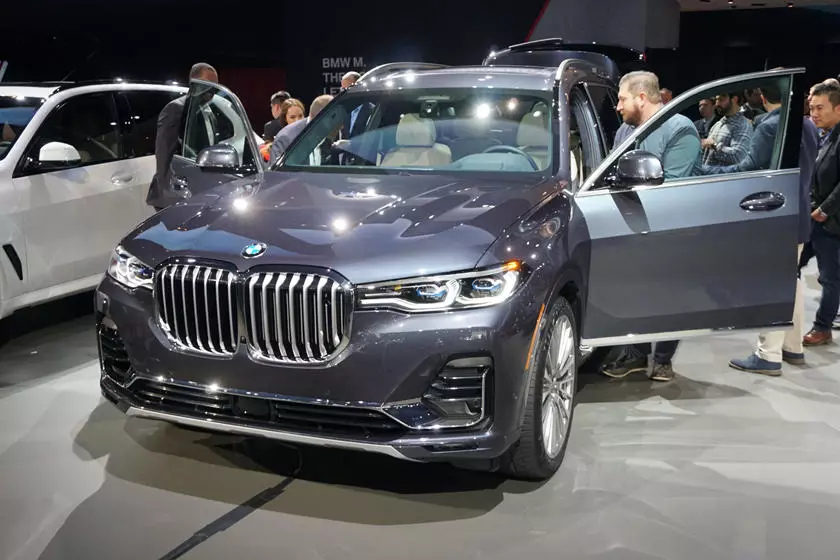 Tute Nova BMW X7 Ankoraŭ Aspektas Amasa En La Metalo 8247_2