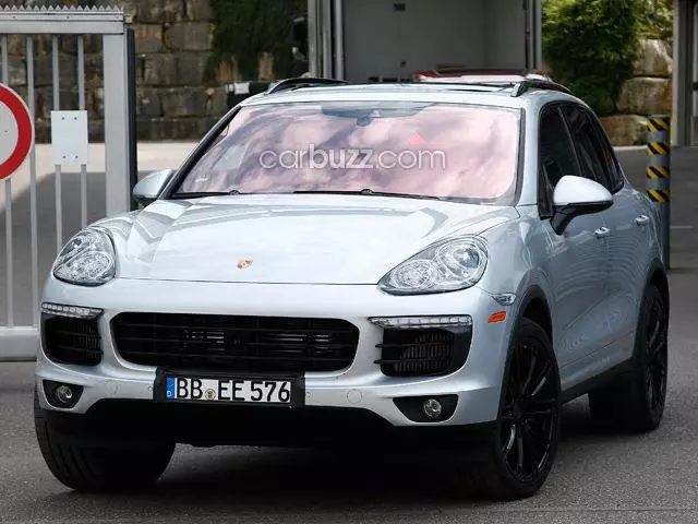 Gweddnewidiad Porsche Cayenne yn Cyrraedd y Strydoedd Heb Gamo 82786_1