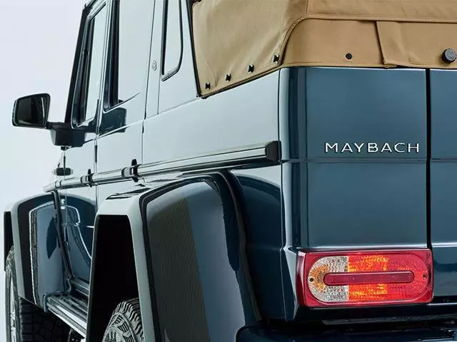 “Mersedes-Maybach G650 Landaulet” bilen tanyşyň: 612 at güýji açyk haýwan 82791_6