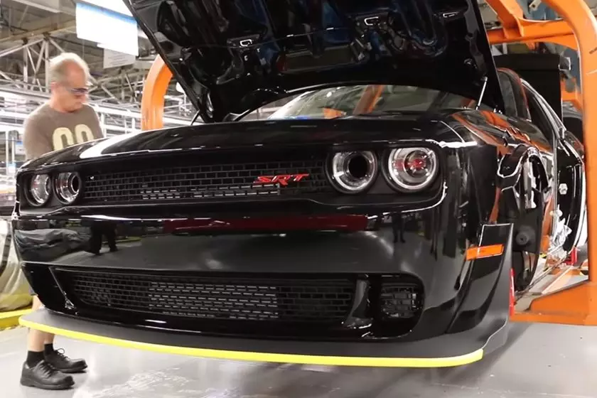 Xem thử thách cuối cùng Dodge Challenger SRT Demon lăn ra khỏi dây chuyền lắp ráp 82939_11