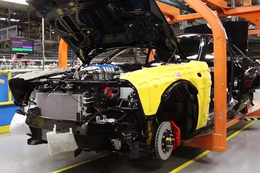 უყურეთ The Last Dodge Challenger SRT Demon Roll Off The Assembly Line 82939_4