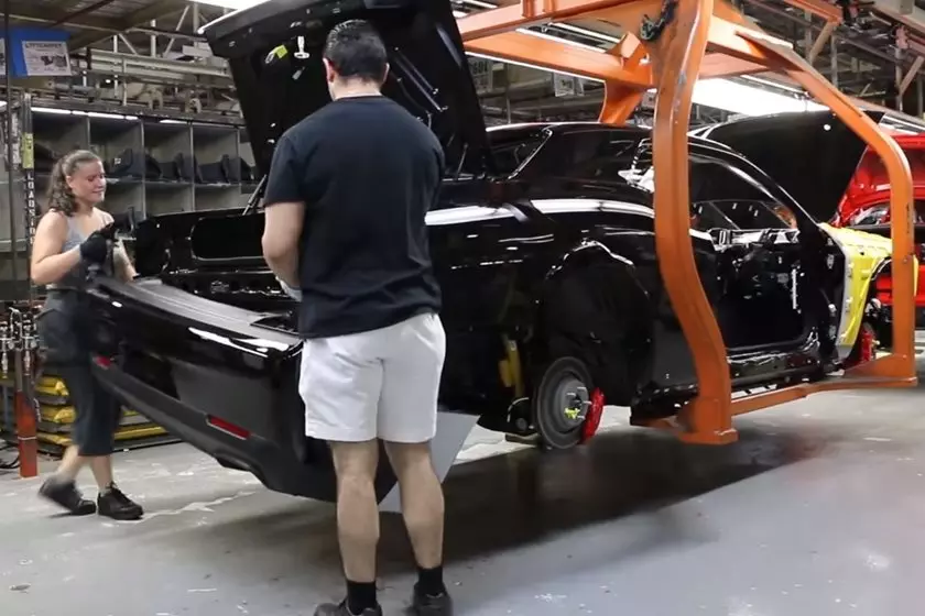 უყურეთ The Last Dodge Challenger SRT Demon Roll Off The Assembly Line 82939_6