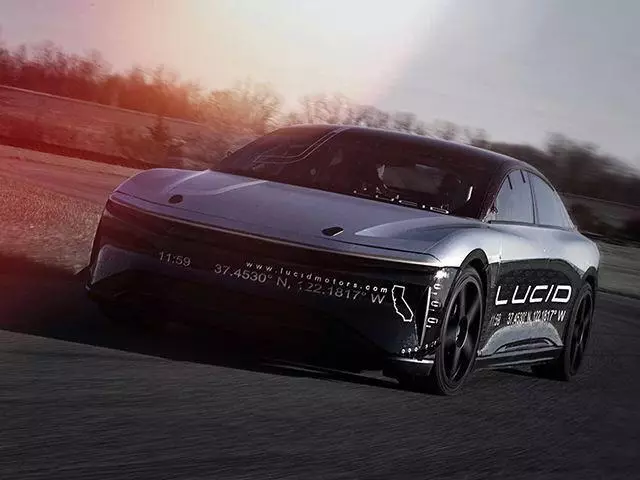 Lucid Air Alpha с мощност 1000 HP току-що достигна 235 MPH на тестовата писта 83037_1