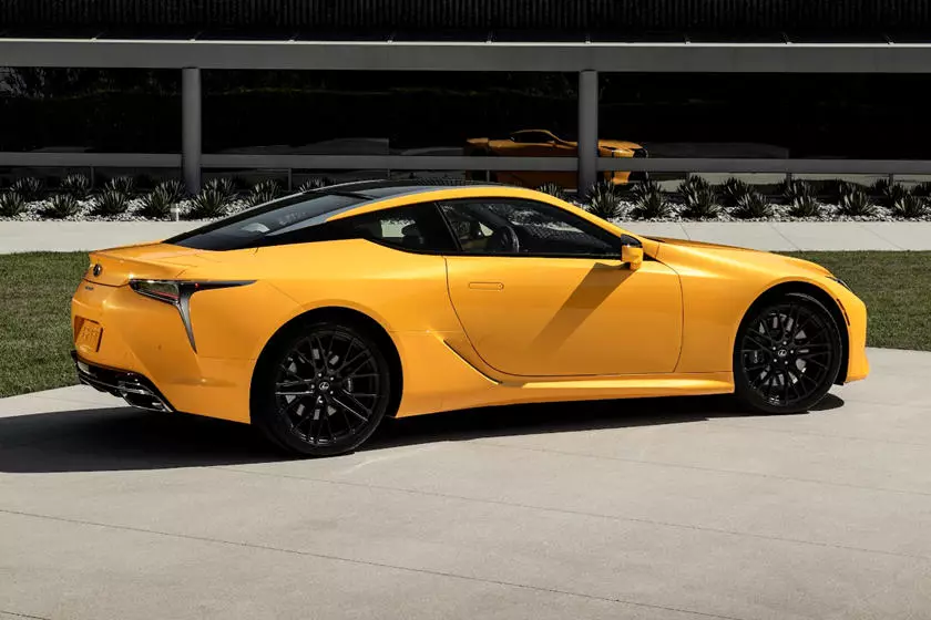 I-Lexus LC 500 Edonsa Ngamehlo Nemiqondo ye-Lexus UX Ifika Ebhishi lasePebble 83292_2