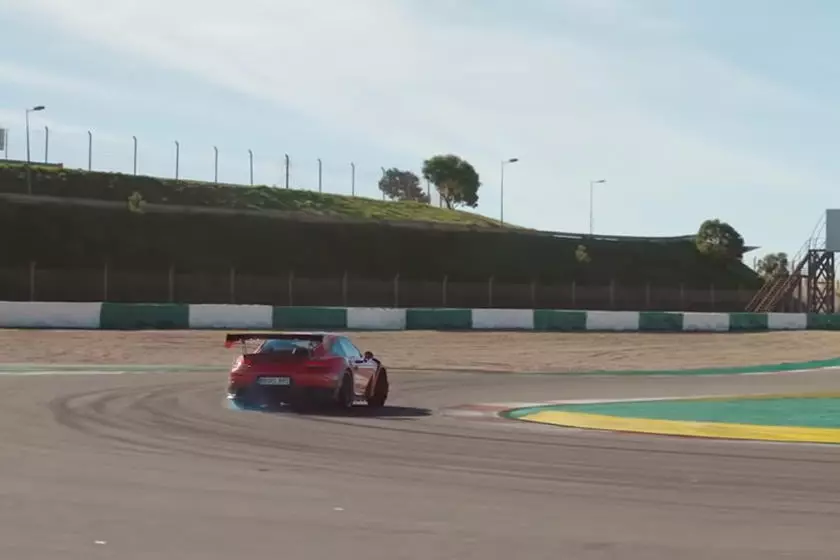 இந்த Porsche 911 GT2 RS MR ஆனது கிறிஸ் ஹாரிஸ் தனது மூளையை மறுசீரமைக்கச் செய்தது 83386_6