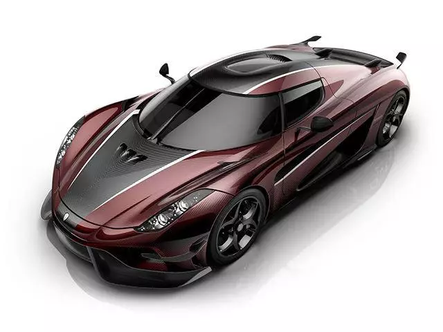 Dësen Dram Koenigsegg Regera kuckt iwwerraschend a roude Kuelestoff 83506_1