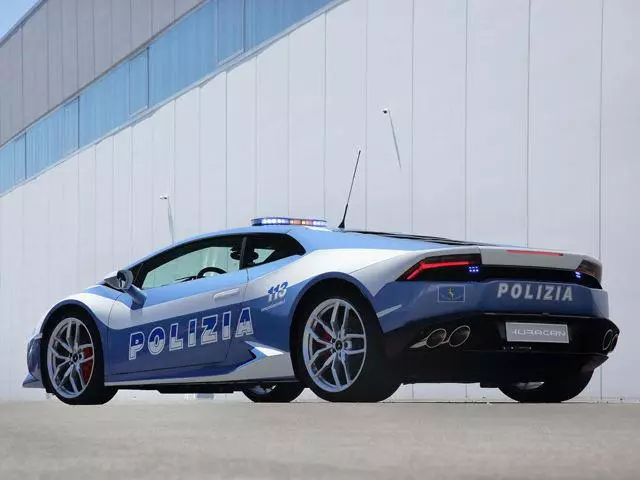 'Yan sandan Italiya yanzu suna da Lamborghini Huracan 83550_1