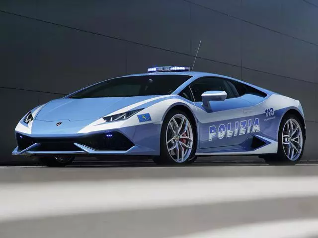 Manana Lamborghini Huracan izao ny polisy italiana 83550_2