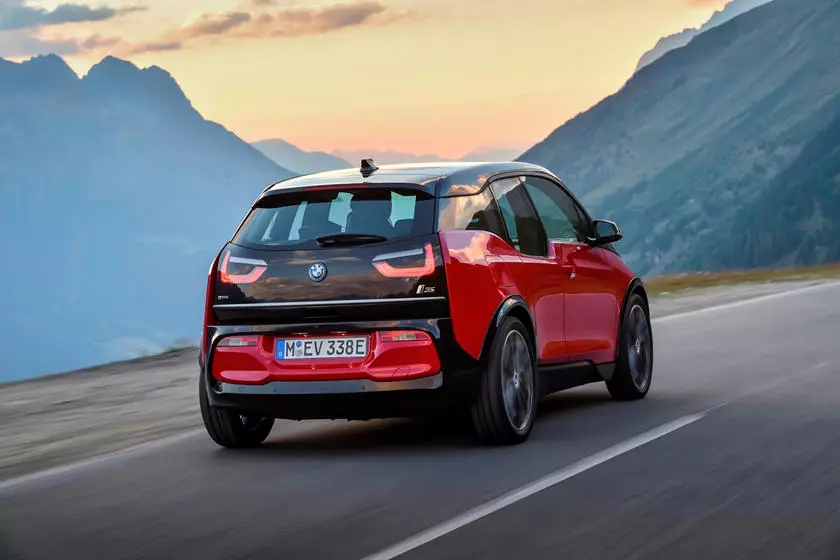 2018-2019 BMW i3 Хэтчбек арын өнцөг хөдөлгөөнд байна