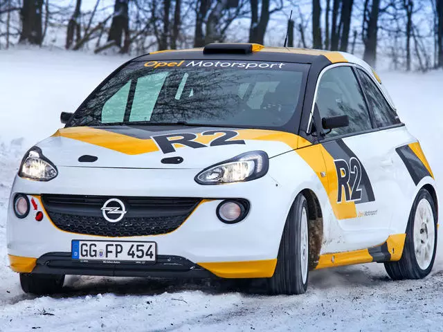 Coincheap Railí Opel Adam R2 arna nochtadh 83627_1