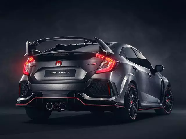 Honda Civic Type-R mới sẽ trở nên khó khăn hơn 300 HP đối với Ford và VW 83834_1