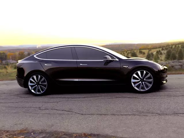 Tesla Diras, ke Unua En Vico Ricevos Tutnovan Modelon 3 SENPAKE! 83922_2