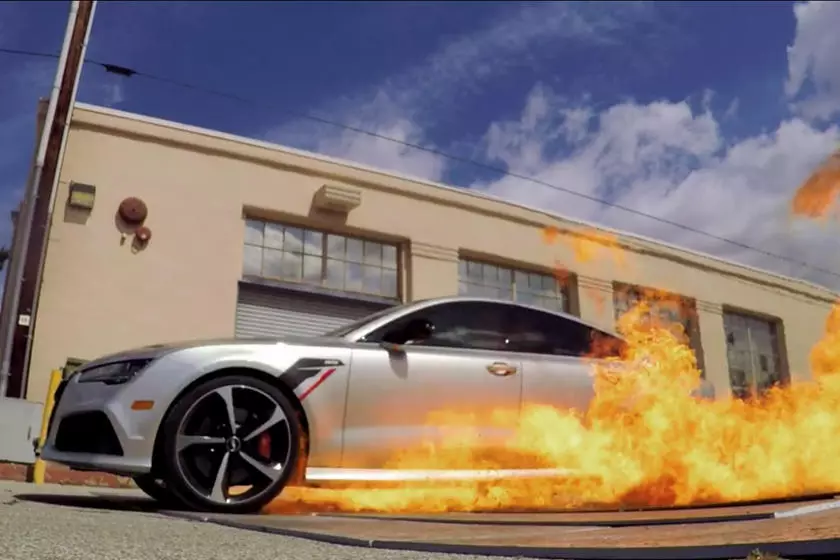 Jay Leno ขับรถฝ่าไฟใน Audi RS7 84087_3