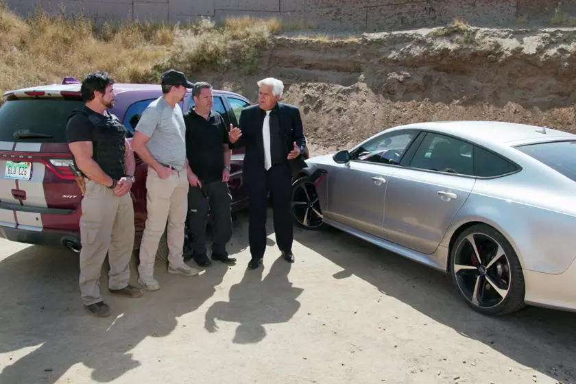 Jay Leno ຂັບລົດຜ່ານໄຟໃນ Audi RS7 84087_6