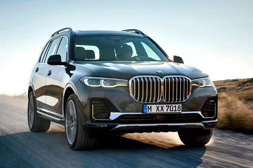 2019-2020 BMW X7 Front View Driving