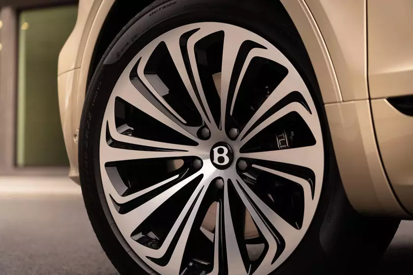 2021 Bentley Bentayga Hybrid arriva con un nuovo look fresco 8423_17