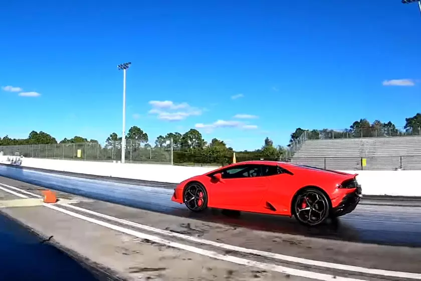 Drag Race: Porsche Taycan Turbo S Vs. Lamborghini Huracan Evo 84280_4