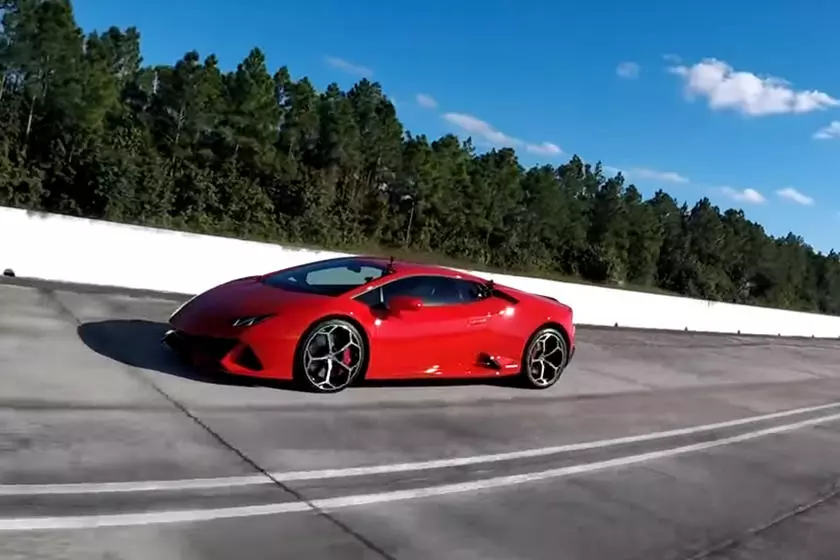 Drag Race: Porsche Taycan Turbo S Vs. Lamborghini Huracán Evo 84280_6