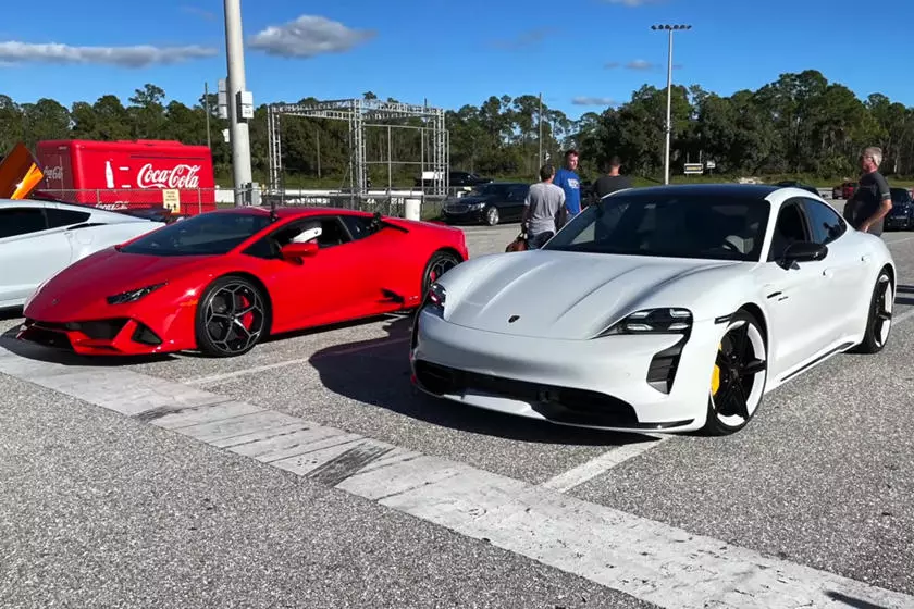 Drag Race: Porsche Taycan Turbo S Vs. Lamborghini Huracán Evo 84280_7