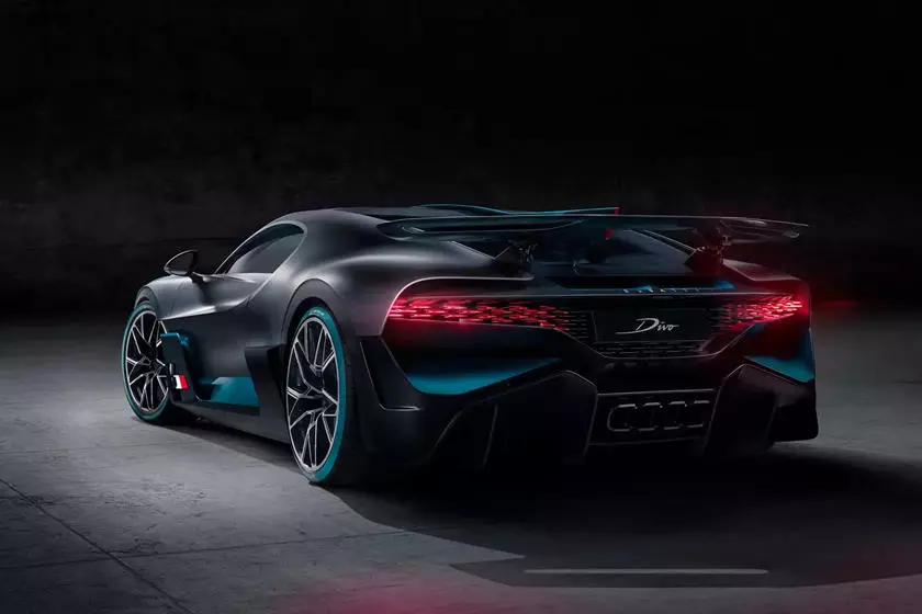 Umunywanyi ukomeye wa Bugatti Divo Yicaye Kuruhande Rwayo 84309_12