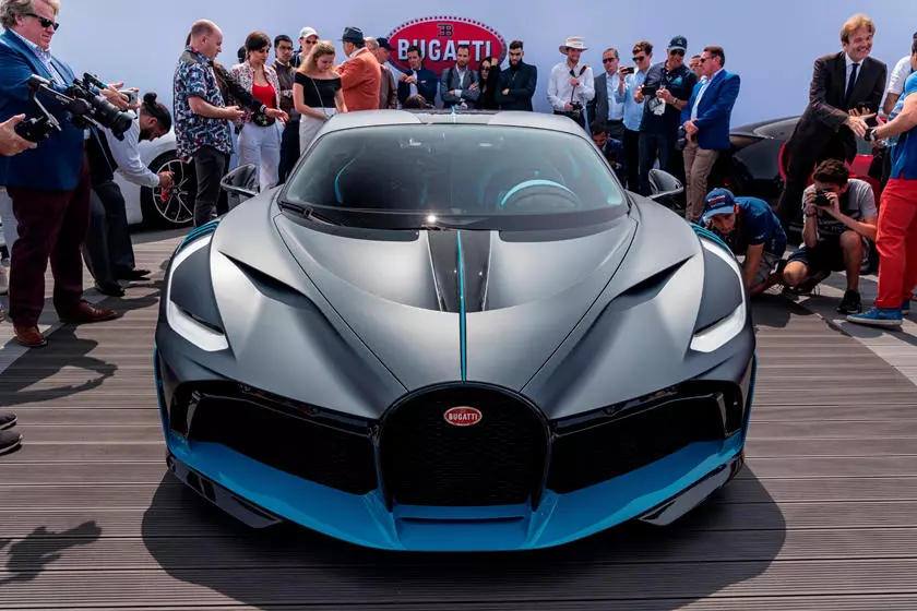 Đối thủ lớn nhất của Bugatti Divo đang ngồi ngay bên cạnh nó 84309_7