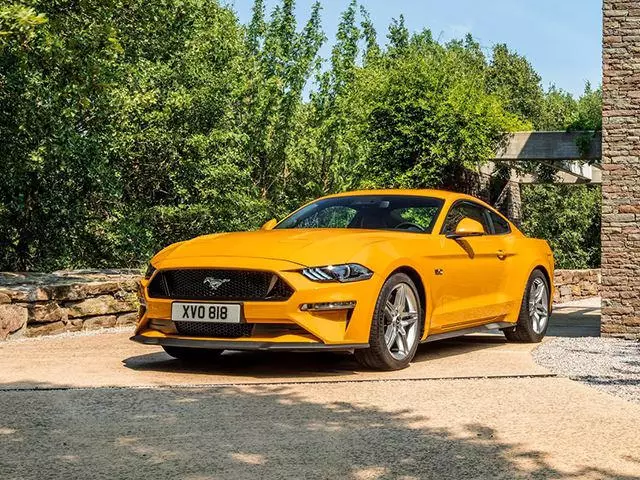 Ford Engineer patentuje exotický motor s jedním turbodmychadlem na válec 8430_2