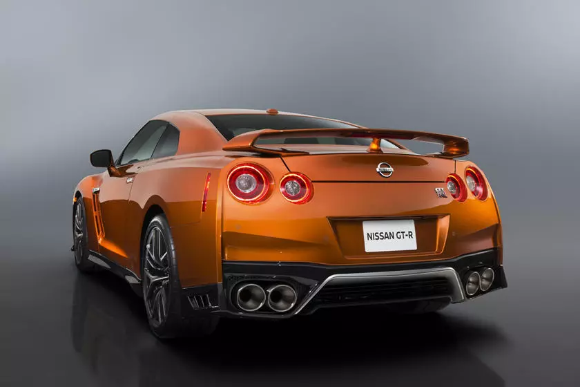 Nissan GT-R sürücüsünü körpüdən atılan beton yığını öldürüb 84591_6