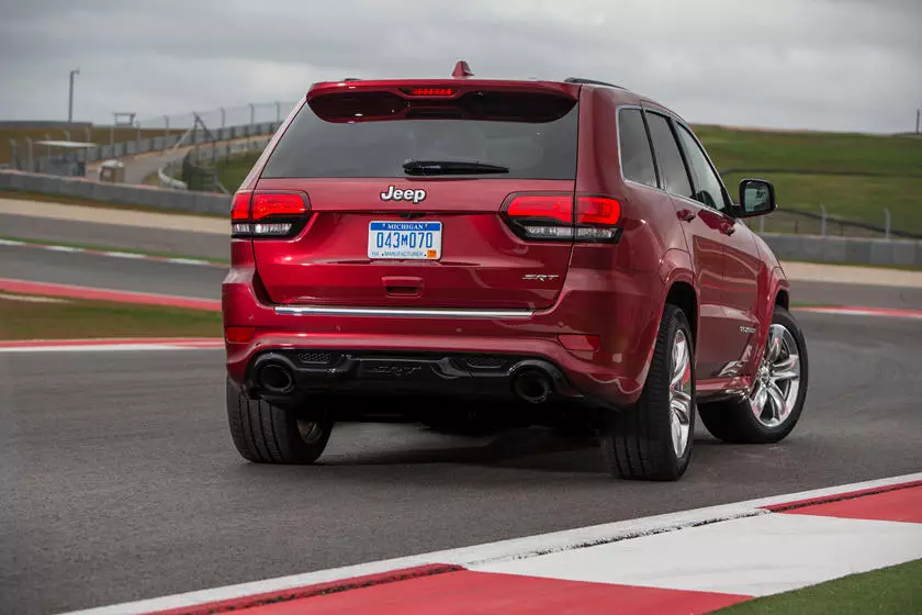 Jeep Grand Cherokee SRT-8 je váš levný rodinný dragster 84621_10