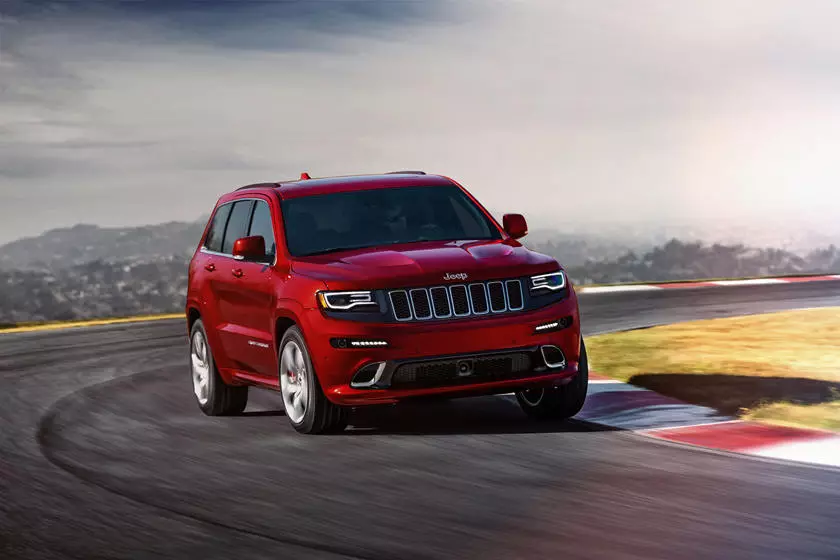 Jeep Grand Cherokee SRT-8 är din budgetfamiljedragster 84621_21