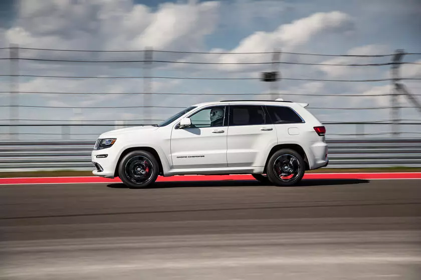 Jeep Grand Cherokee SRT-8 je váš levný rodinný dragster 84621_3