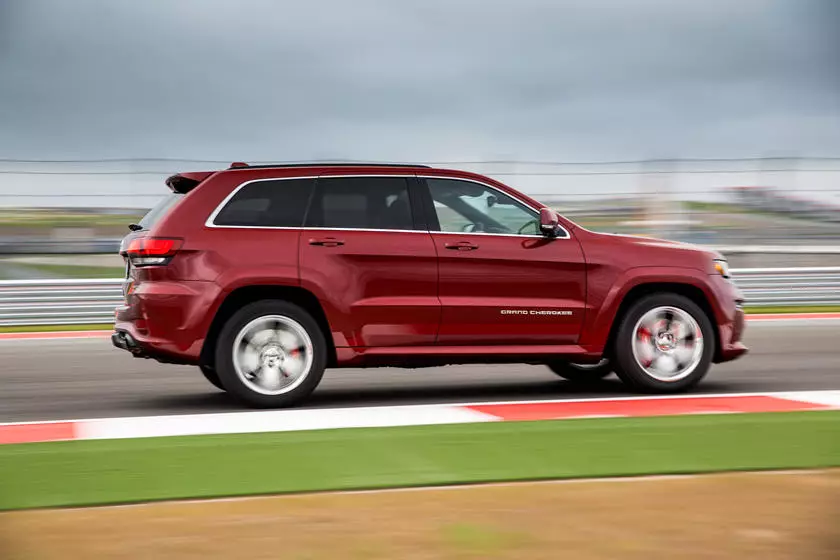 Jeep Grand Cherokee SRT-8 là chiếc xe kéo dành cho gia đình bình dân của bạn 84621_8