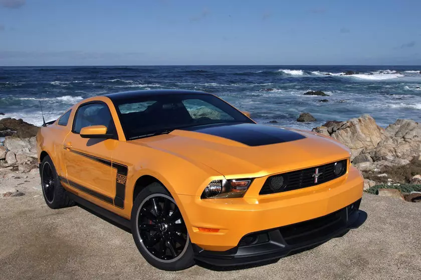 2012-2013 Ford Mustang Boss 302 aurreko angeluaren ikuspegia