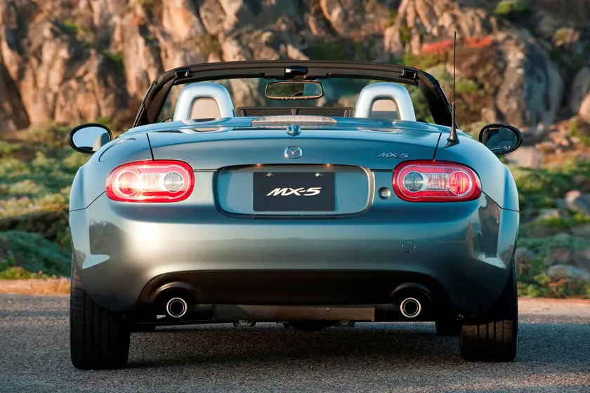 2009-2012 Mazda MX-5 Miata કન્વર્ટિબલ રીઅર વ્યુ