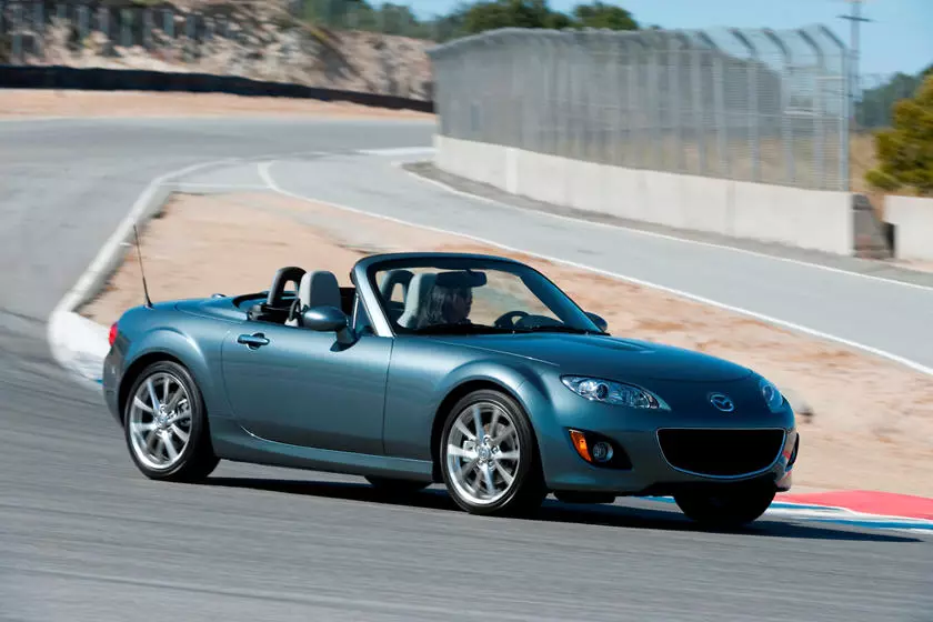 2009-2012 Mazda MX-5 Miata کنورٹیبل فرنٹ ویو ڈرائیونگ