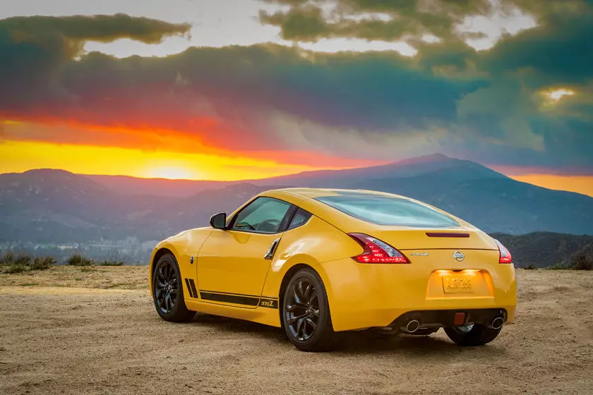 တစ်ပတ်ရစ် Nissan 370Z တစ်စီးဝယ်ခြင်းသည် အသစ်စက်စက်တစ်စီးထက် ပိုကောင်းသည်။ 84755_2