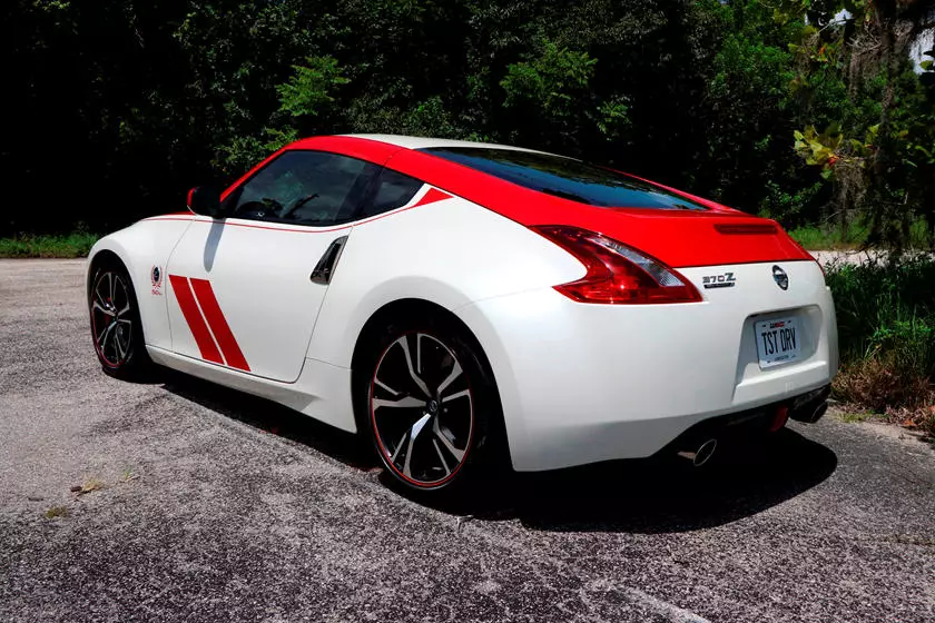 တစ်ပတ်ရစ် Nissan 370Z တစ်စီးဝယ်ခြင်းသည် အသစ်စက်စက်တစ်စီးထက် ပိုကောင်းသည်။ 84755_22