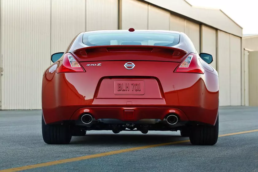 တစ်ပတ်ရစ် Nissan 370Z တစ်စီးဝယ်ခြင်းသည် အသစ်စက်စက်တစ်စီးထက် ပိုကောင်းသည်။ 84755_5