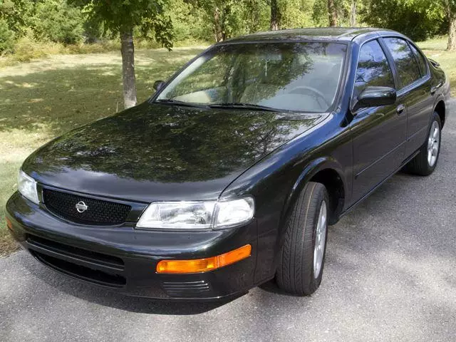 1996 Ang Maxima na Orihinal na Ibinebenta sa Craigslist ay Ibinalik ng Nissan 85132_1