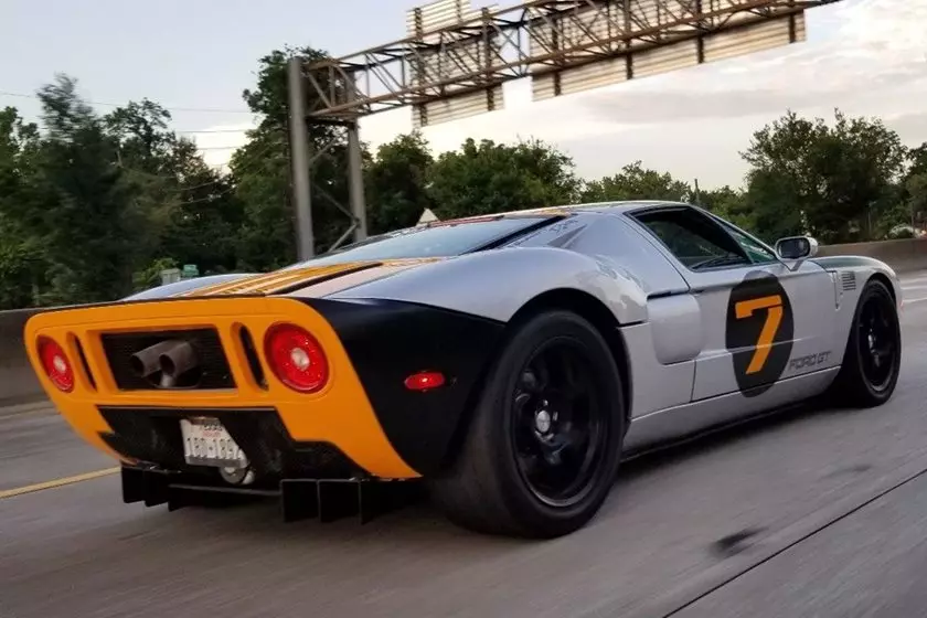 Продається одноразовий Ford GT 2005 року, який раніше належав дизайнеру автомобіля 85269_8