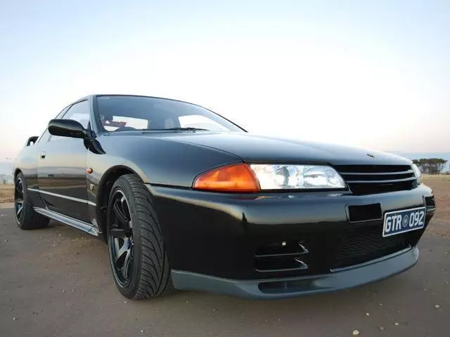 Kuyendetsa Nissan GT-R Iliyonse Kuli Ngati Samurai Akuyesera Kukuphani 85357_1