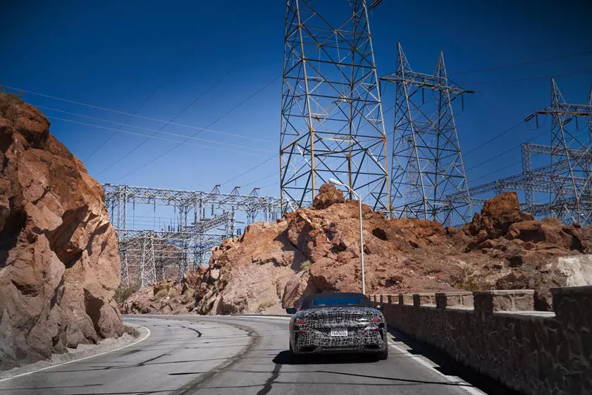 BMW 8 Series na-ahapụ The Death Valley Sunshine In 85402_7