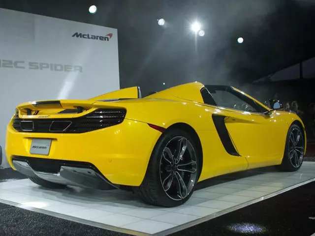 Преглед на McLaren 12C Spider на Пебл Бич 85447_2