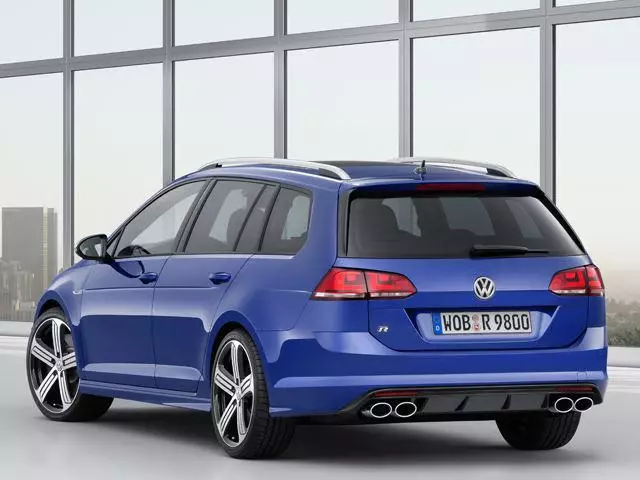 VW Golf R Variant биз каалаган 296 аттын күчү Wagon болуп саналат 85469_2