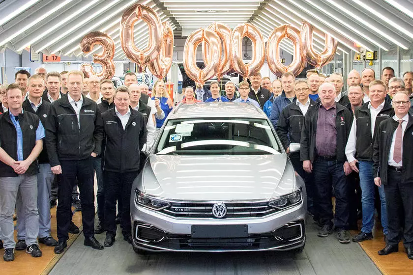 Volkswagen Passat Yave Kunyanya Kutengesa Midsize Mota Panyika 85653_1