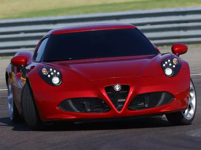 Noneho Alfa Romeo Ntuza muri Amerika Kugeza 2014 85813_1