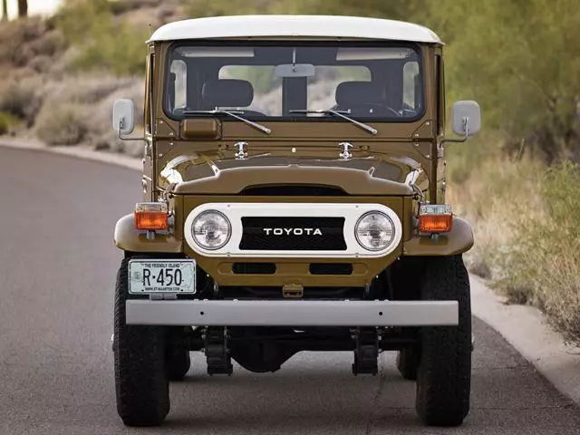 ይህ 1977 ላንድክሩዘር ለ 4x4 Connoisseur ነው። 85835_1