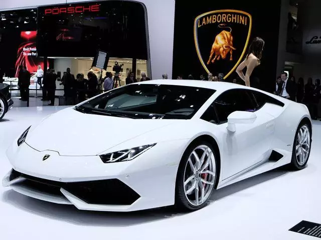 ها! Lamborghini رٿ ڪري رهي آهي هڪ RWD Huracan 85941_1